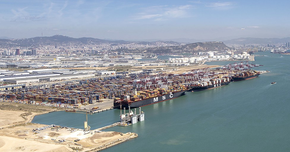Primer paso para el nuevo muelle del puerto de Barcelona | Transporte XXI
